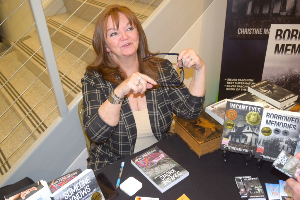 'Deck the Walls' brings artists, customers together | Watertown Current