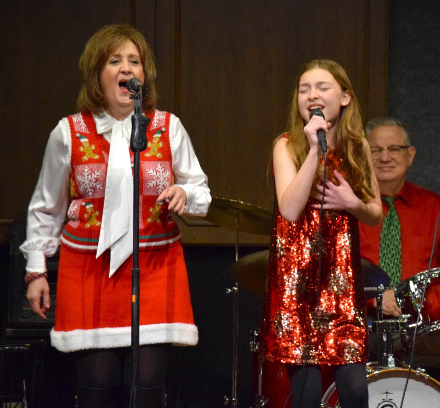 Sherwin Linton fans fill Redlin Art Center for annual Christmas show ...