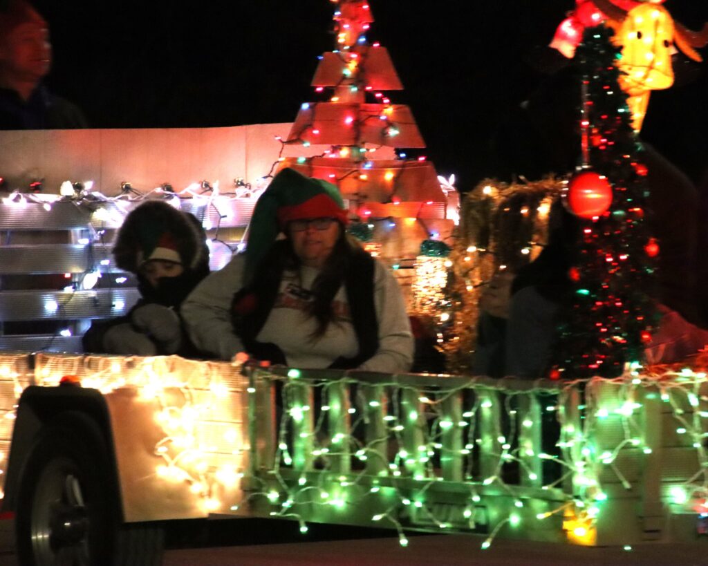 Henry hosts holiday lighted parade | Watertown Current